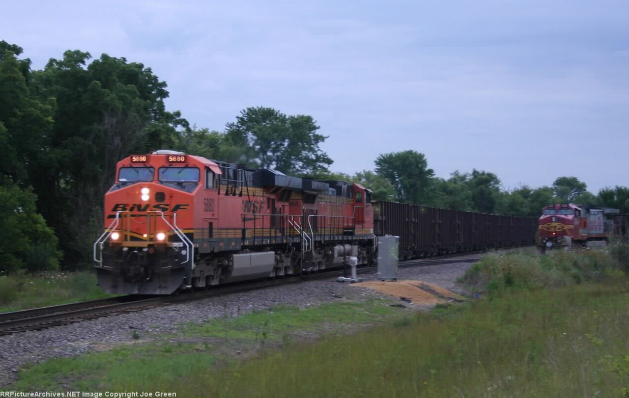 BNSF 5880